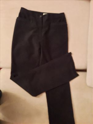 Crne debelje mekane pantalone 40