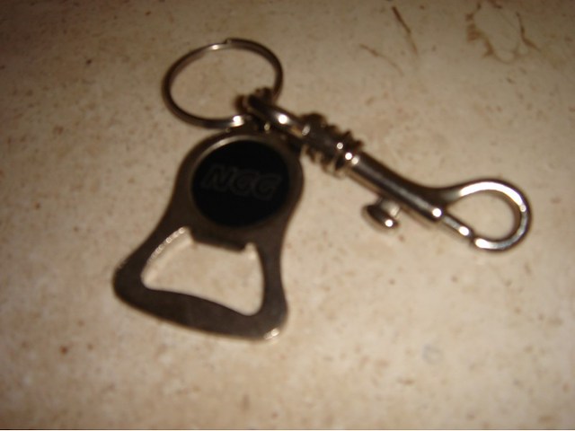 Privezak za ključeve i otvarač za flaše