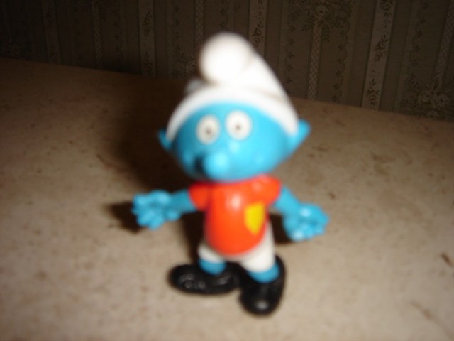 Štrumpf - figurica iz osamdesetih iz kinder jaja