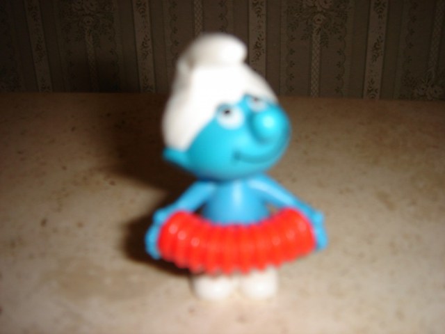 Štrumpf  figurica iz osamdesetih iz kinder jaja