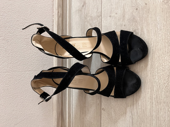 Sandale crne boje