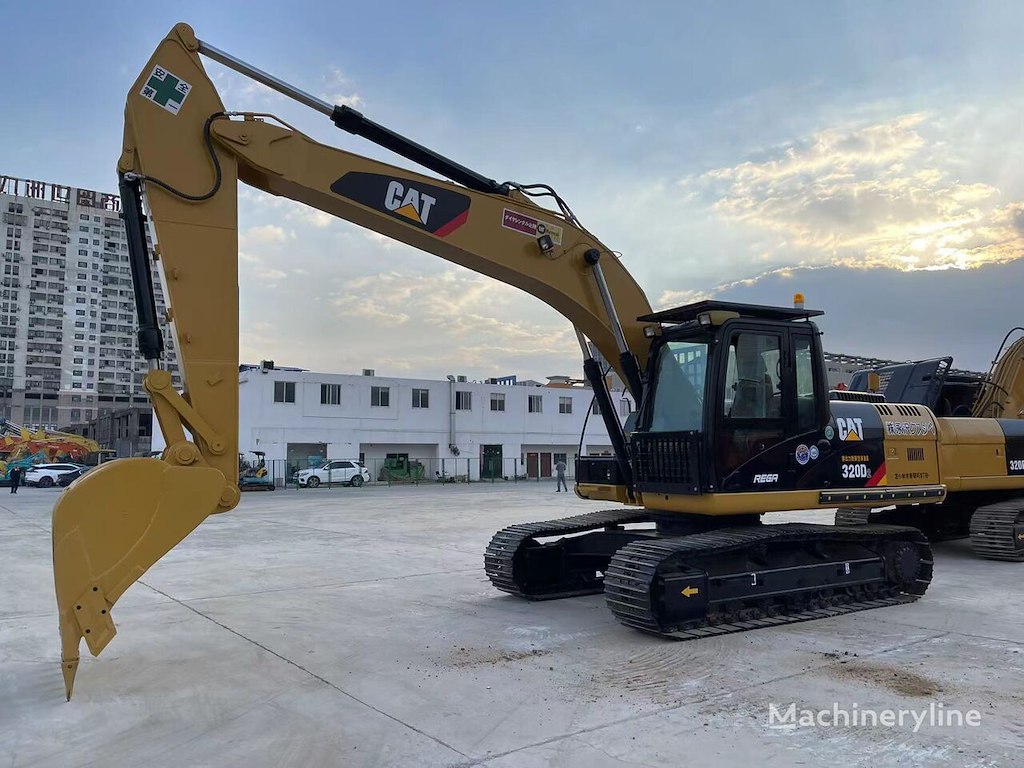 Caterpillar 320DL bager guseničar