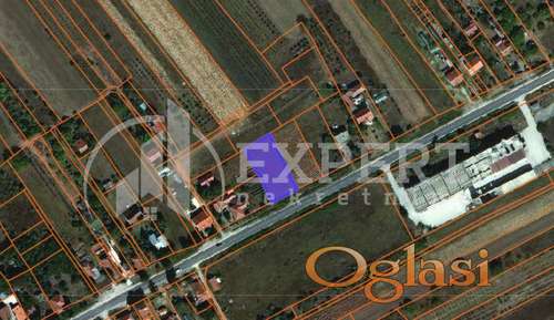 Na prodaju plac površine 1202m2