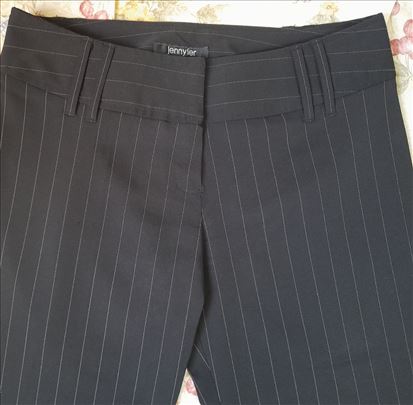 Pantalone ,,Jennyfer" štofane zvonarice, broj 38