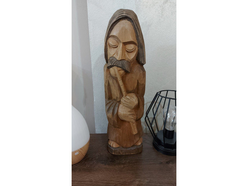 Drvena figura " Svirač "