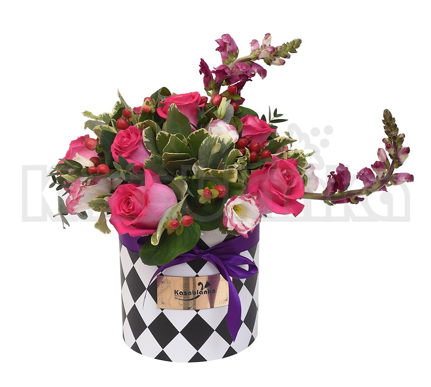 Ciklama ruže i lizijantus, sa dekoracijom u kutiji