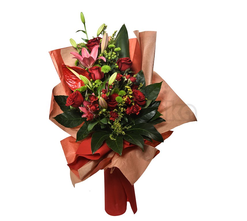 Buket - Crvene ruže, mini ruže, ljiljan i anturijum