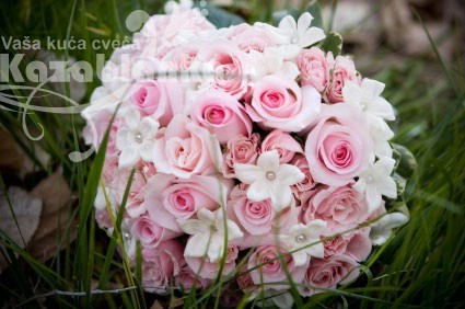 Bidermajer - Roze ruže, mini ruže,stefanotis, zelenilo