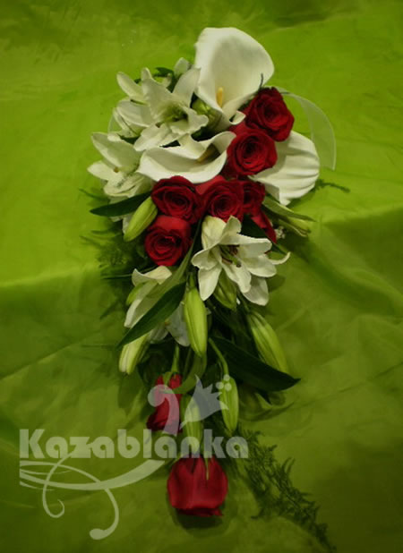 Bidermajer - Viseći bidermajer sa kalama, ružama, orijentalom i zelenilom