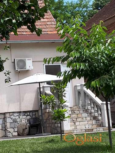 Prodajem sređenu kuću u Vrdniku u strogom centru