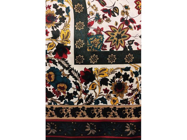 Velika svilena marama sa rusticnim motivima 93x93 cm
