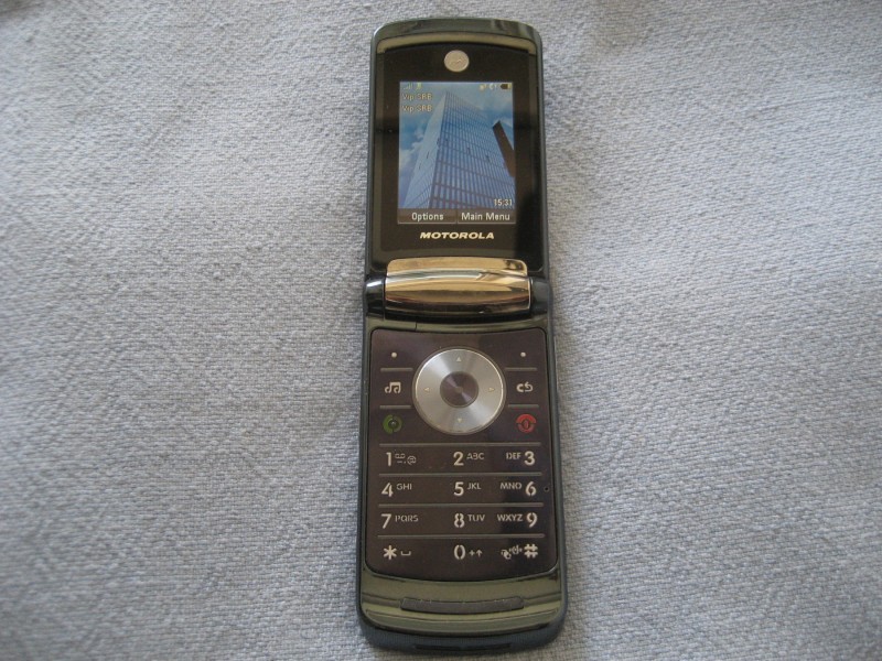 Motorola V8(procitaj opis ,vazno je)