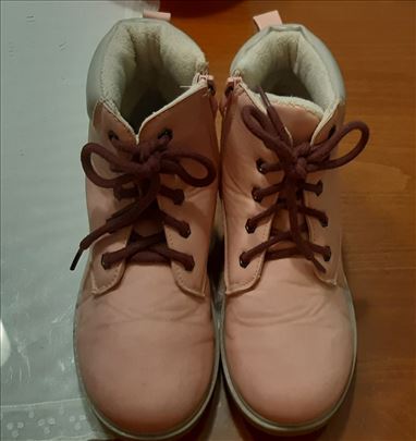 Roze cipele veoma očuvane!