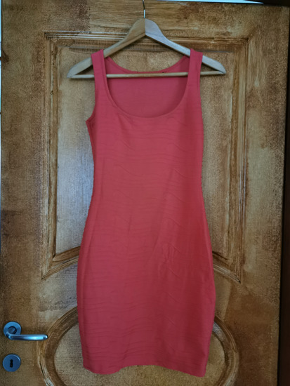 Roze haljina