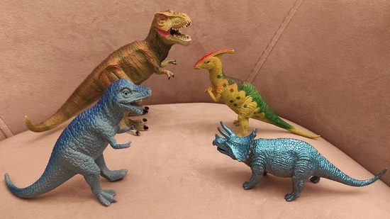 Lot igračaka Dinosaurusi