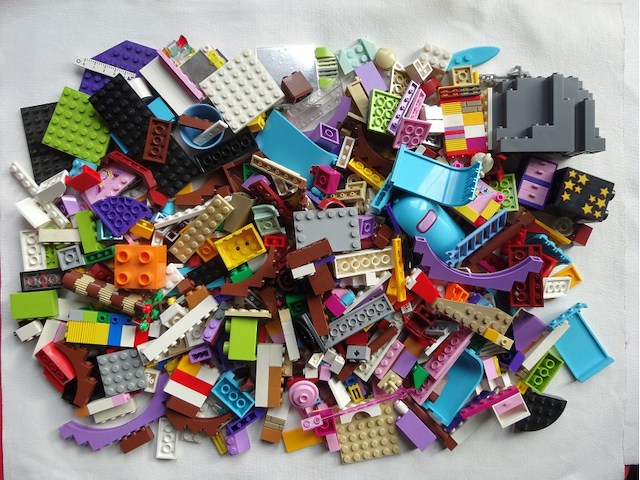 Lot Original LEGO kockica od 810 gr