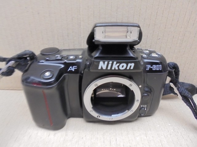 Nikon F-601-