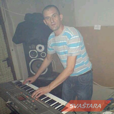 Klavijaturista pevac