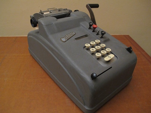 Odhner stara masina za sabiranje kalkulator