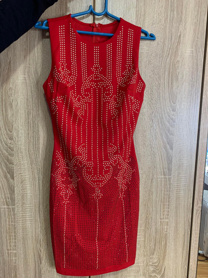 crvena haljinica sa cirkonima