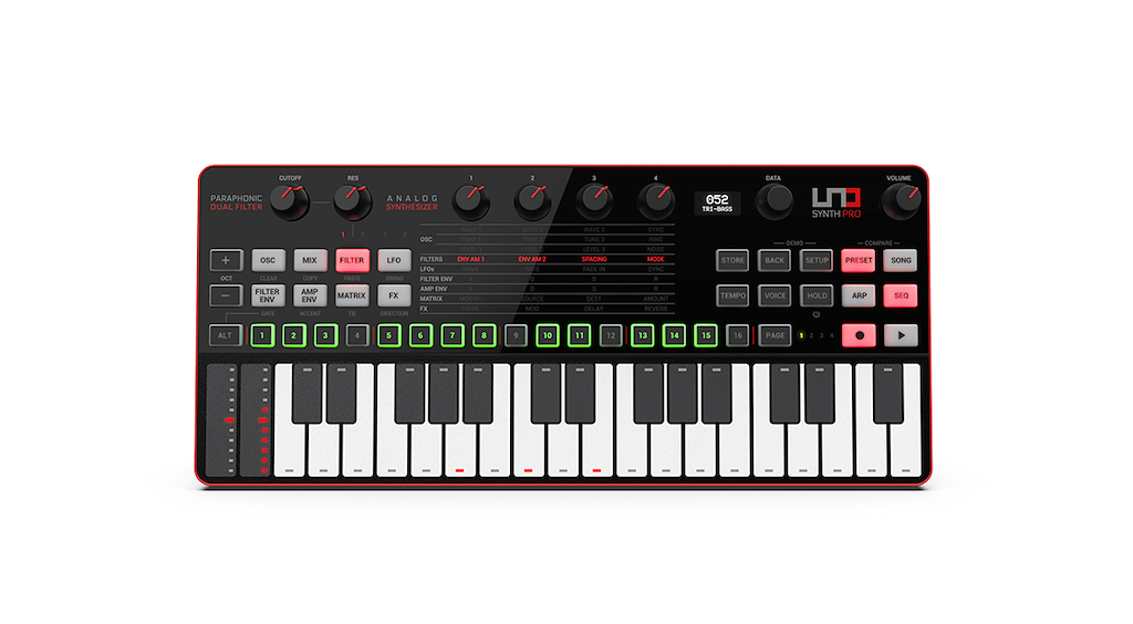 iK Multimedia Uno Synth PRO - Desktop Analog Synth