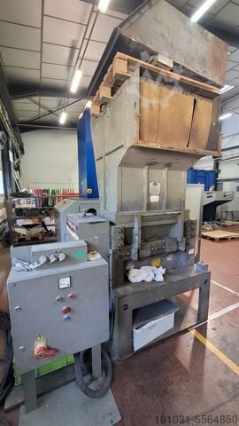 Montaža brusilice, odvod
John Brown Plastics Machinery Cumberland