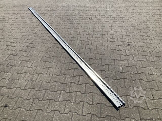 Bočni bolster neprekidna polica za valjanje polica
SSI Schäfer K-SW-4300 / 4.294 mm / C115/22/2