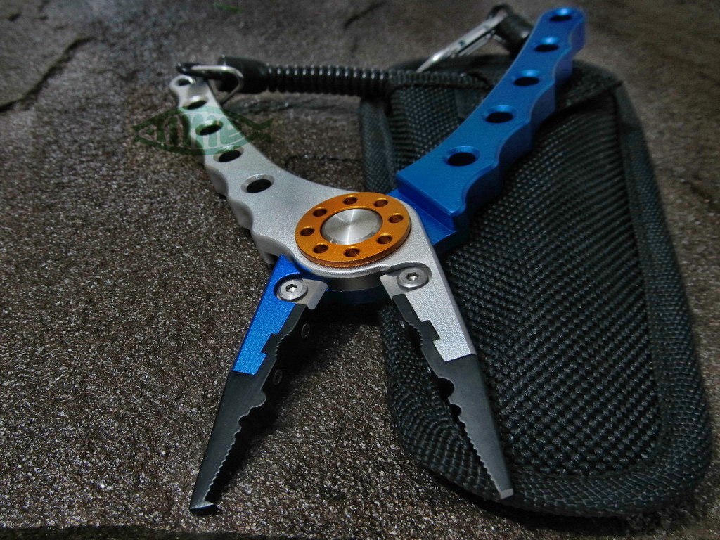 Deluxe Aluminum Bent Nose Plier