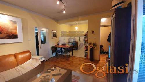 Prelep salonski stan od 58 m2