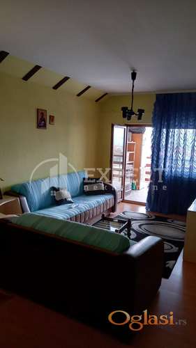 Lep, prostran stan u kući, Pantelej, 80 m2, potkrovlje.