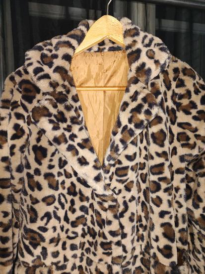 Leopard krzneni kaput