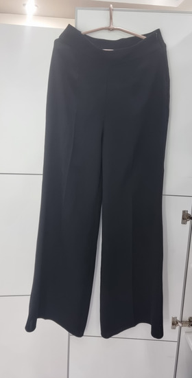 Elegantne pantalone sa sirokom nogavicom