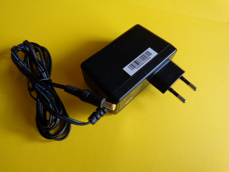 Strujni adapter 15V / 1.5A