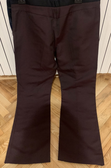 bordo pantalone sa kockicama