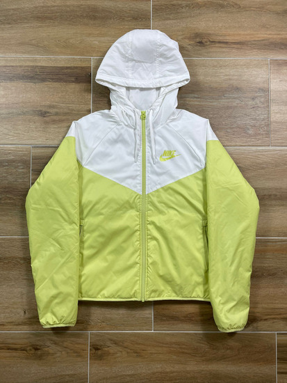 Nike zimska jakna u S,M,L veličini