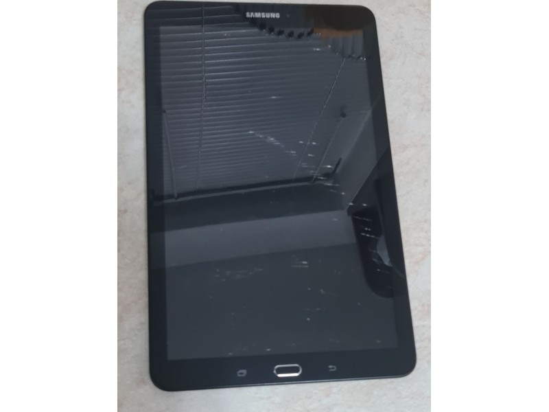 SAMSUNG SM -T560 TABLET