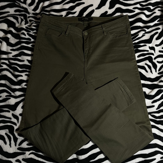 RESERVED PANTALONE-KEPER