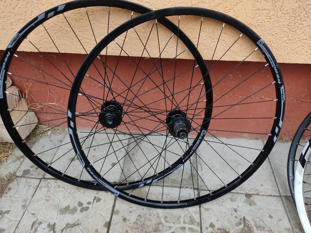 29'' tockovi 15x100 142x12