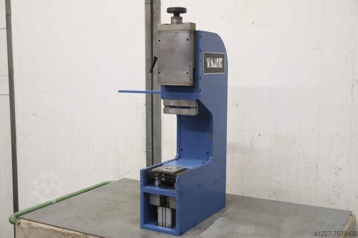 Punch konzola
Tank 500/440//H890 mm