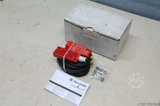 Сигурносни прекидач
Allen Bradley Guardmaster 440N-G02014