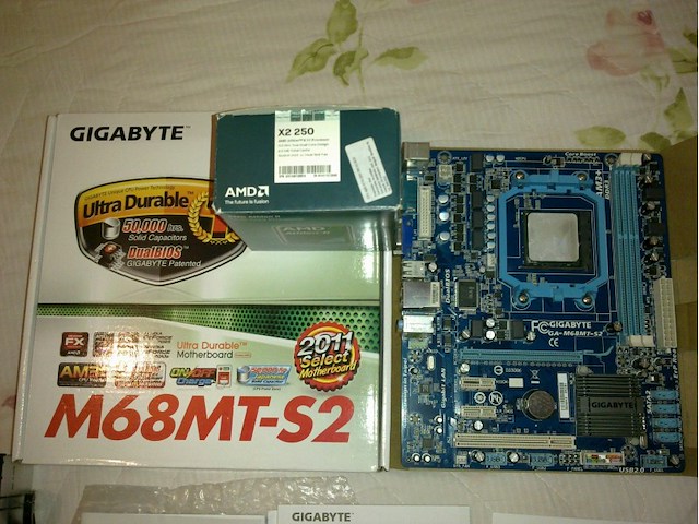 Ploca Gigabyte ddr3, kutija, cd, knjige