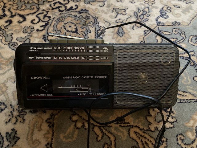 CROWN radio kasetofon
