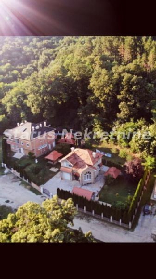 Vrdnik-Uknjižena kuća 160 m2 sa Poslovnim Objektom 600 m2 u blizini Vrdničke Kule-065/385 8880