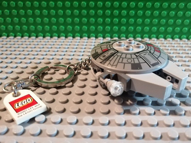 LEGO STAR WARS / MILLENNIUM FALCON (PRIVEZAK)