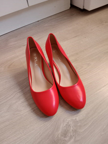 Nove crvene cipele 40