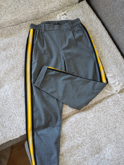 PANTALONE - BERSHKA NOVO