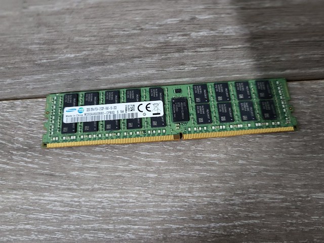 Samsung DDR4 RAM Memorija 32GB PC4-2133P M393A4K40BB0