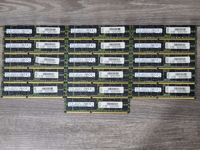 Samsung DDR3 RAM Memorija 16GB PC3-14900R M393B2G70QH0