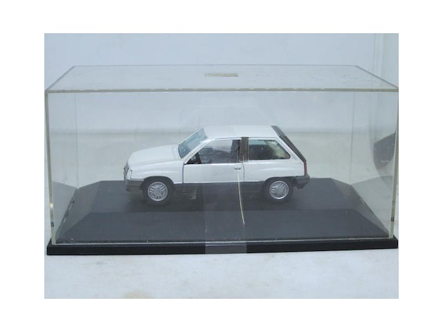 1:43 gama opel corsa