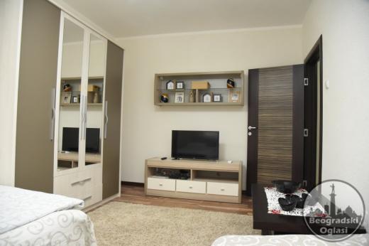 IZDAJEM APARTMAN U LOZNICI NA DAN ILI NA VISE DANA